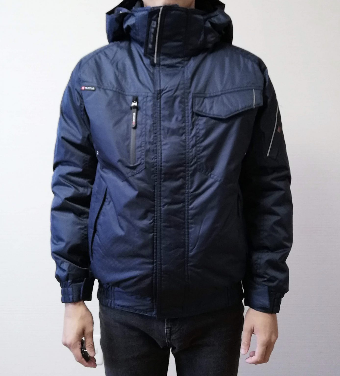 今年の冬はスーツにもキマるお洒落で暖かい【BURTLE（バートル）】#7210防寒ブルゾンで間違いなし‼ | おしゃれ作業服通販だいまつ